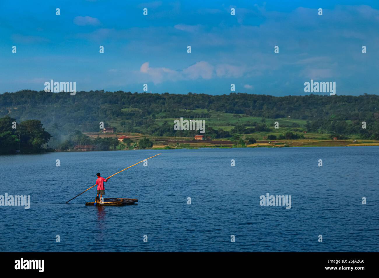 The lake that was split by an angler with a traditional getek boat ...