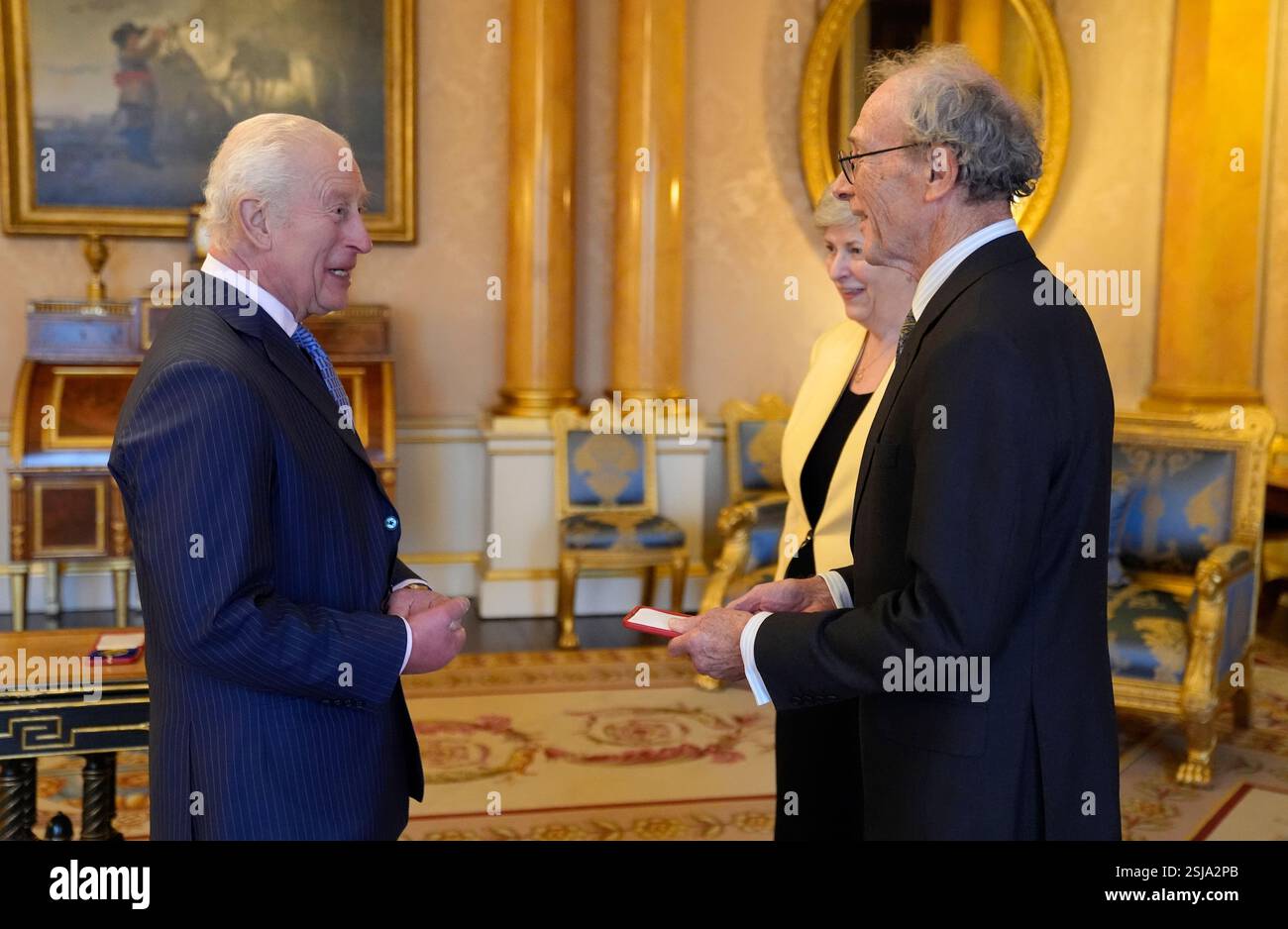 King Charles III (left) with Dr Vanessa Lawrence (2nd left) and Mr ...