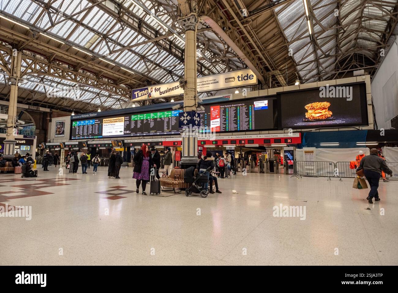 London, February 11th 2025: Victoria Station Stock Photo - Alamy