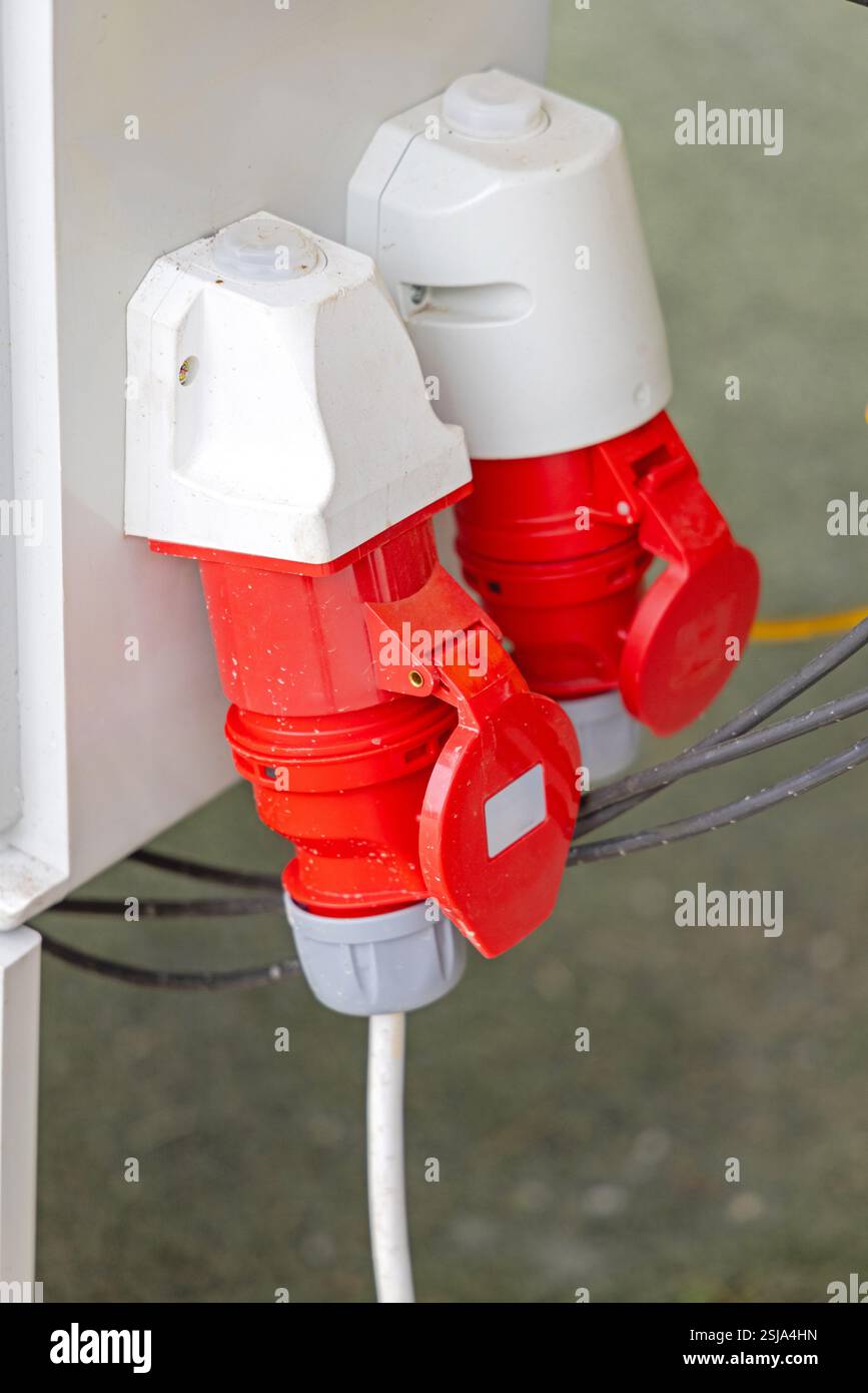 Three Phase Electric Plug Socket Outlet and Coupler for Industrial ...