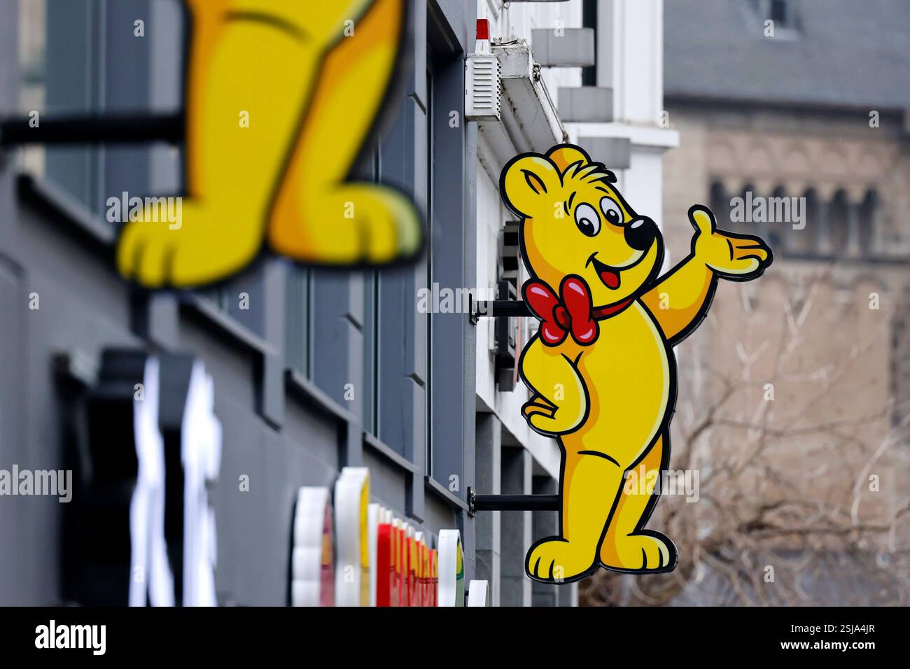 Pyramidos hi-res stock photography and images - Alamy