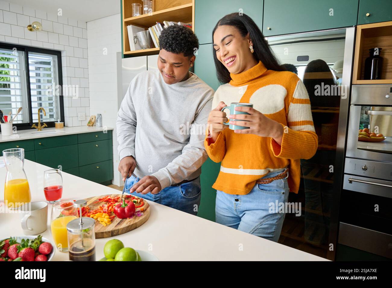 Kitchen mixed race people hi-res stock photography and images - Alamy