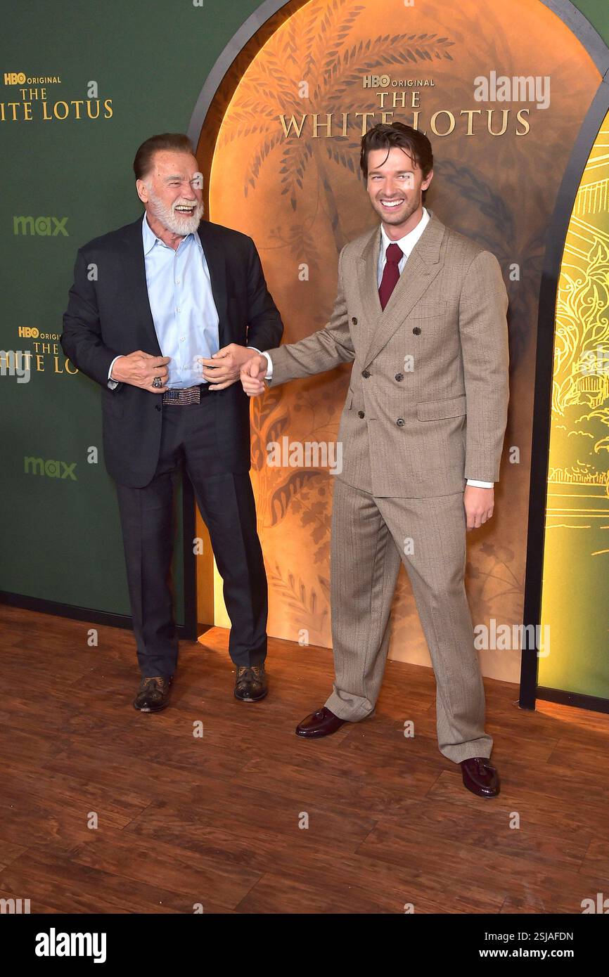 Arnold Schwarzenegger, mit Sohn Patrick Schwarzenegger bei der Premiere ...