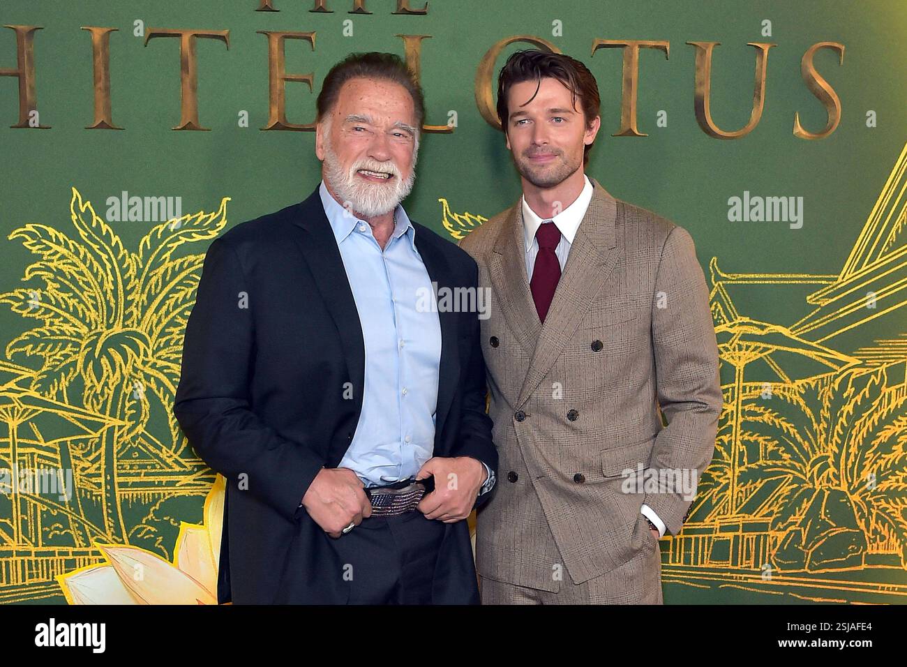 Arnold Schwarzenegger, mit Sohn Patrick Schwarzenegger bei der Premiere ...