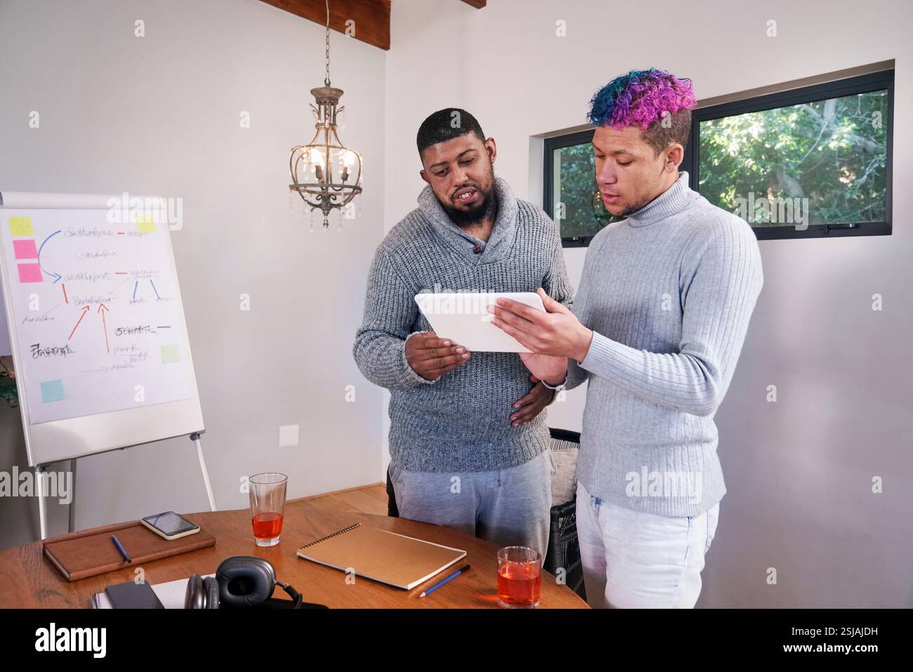 Talking with new employee hi-res stock photography and images - Alamy