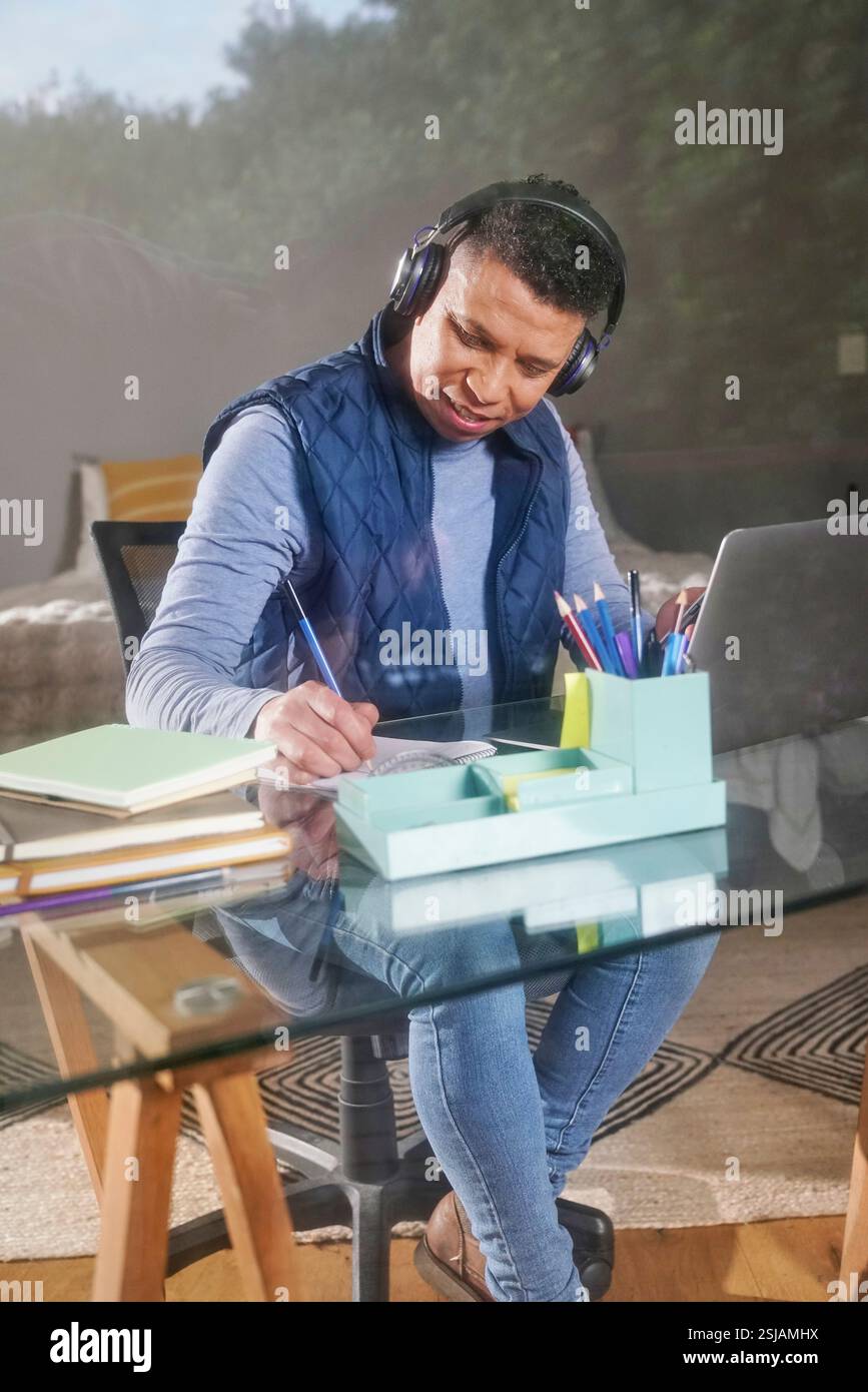 Sitting room writing table hi-res stock photography and images - Alamy