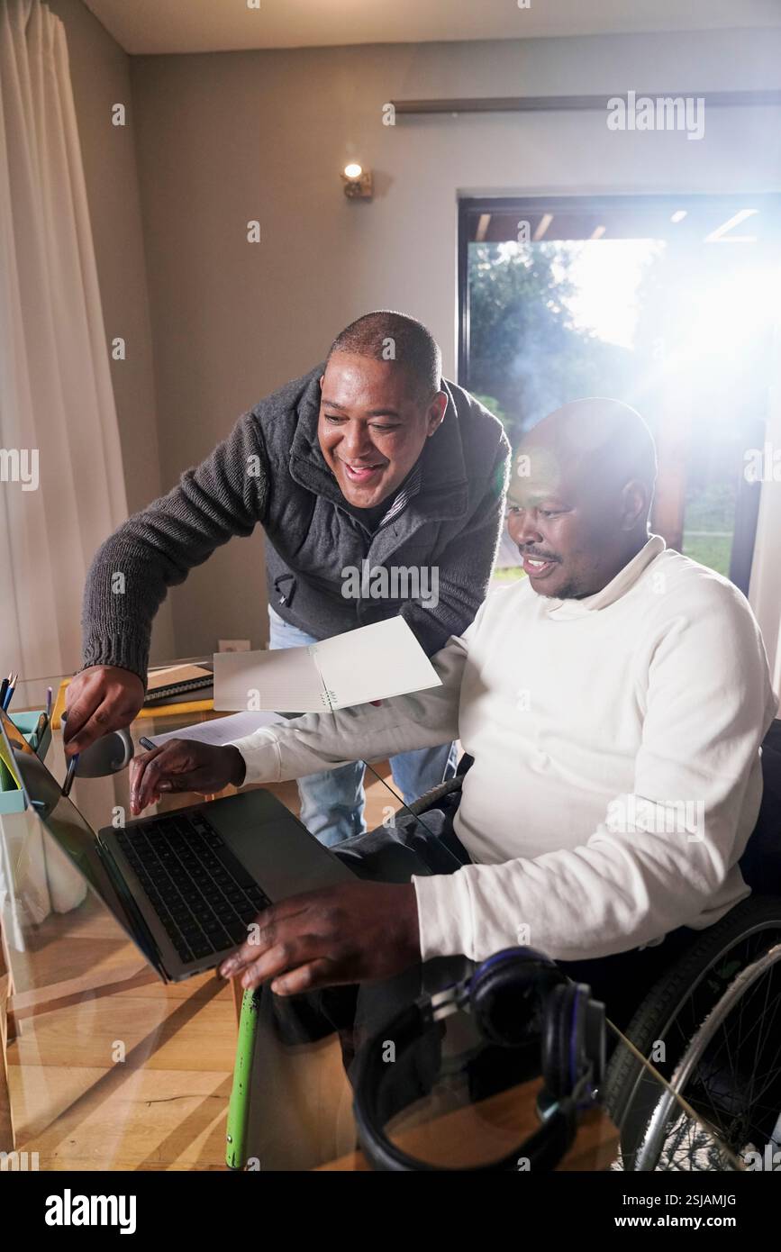 Assistance laptop hi-res stock photography and images - Alamy