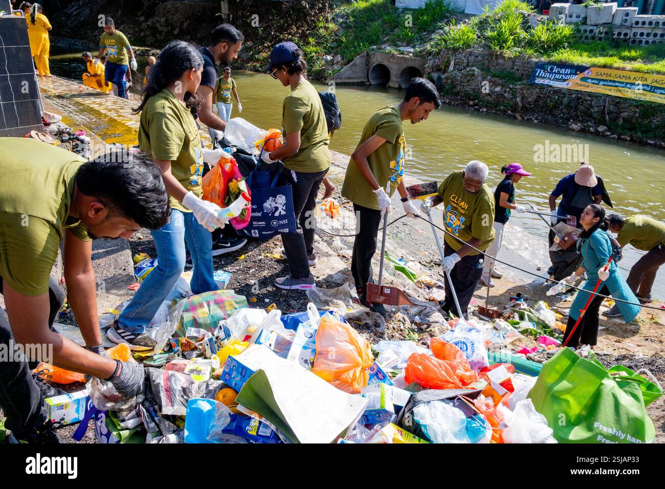 Kuala Lumpur, Malaysia. 07th Jan, 2019. Volunteers clean the ...