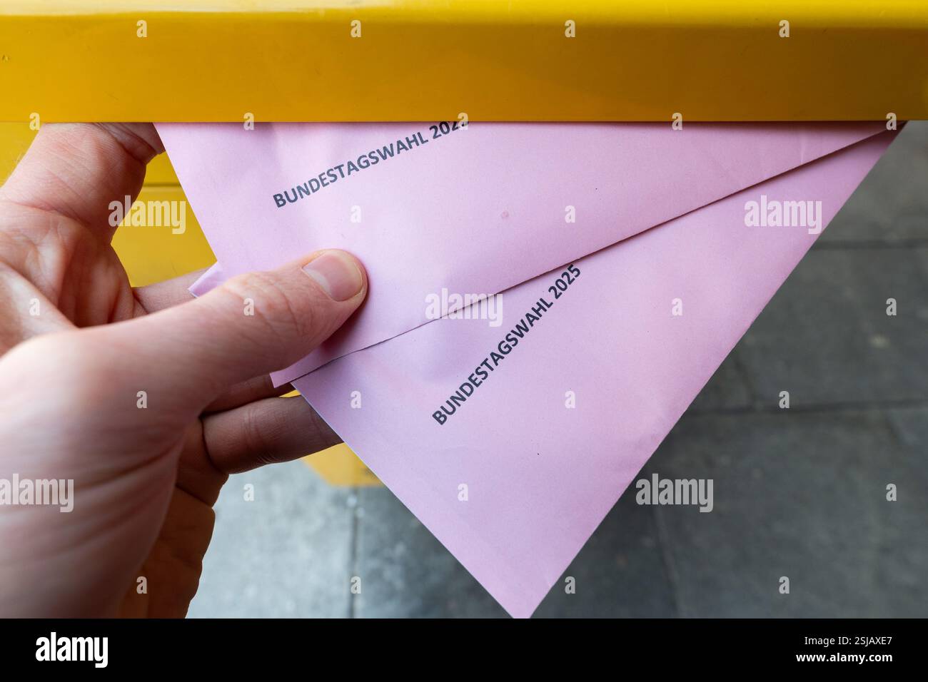 Bundestagswahl 2025 (parliamentary elections) in Germany. Posting the ...