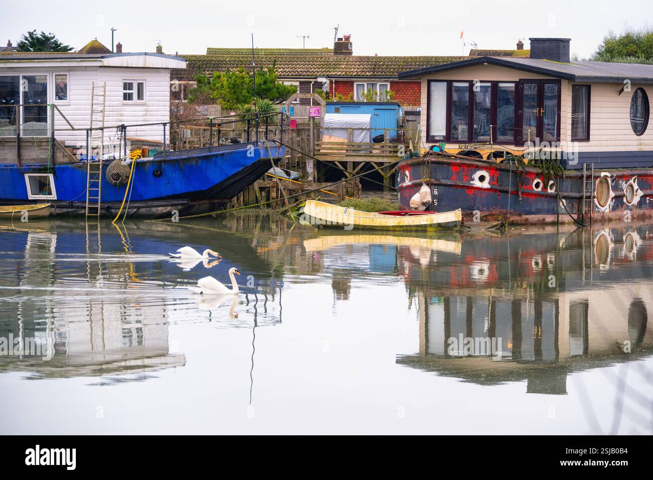 Riverbank houseboats, Shoreham-by-sea, West Sussex, England Stock Photo ...