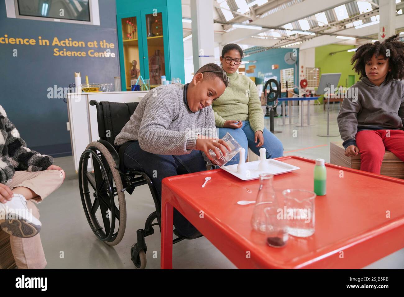 Children at Science Center Stock Photo - Alamy