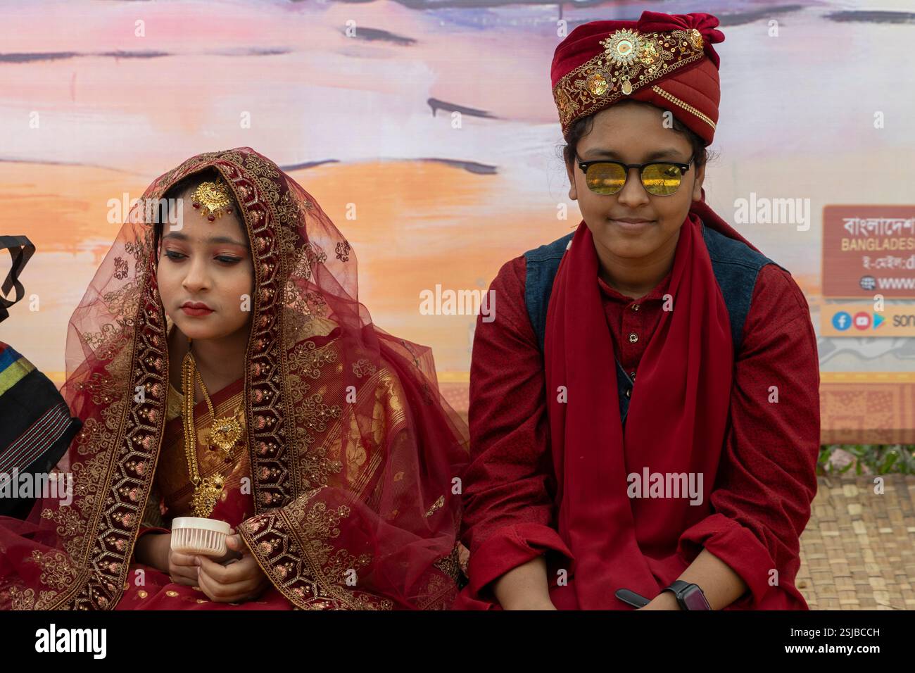 Authentic bangladeshi fashion hi-res stock photography and images - Alamy