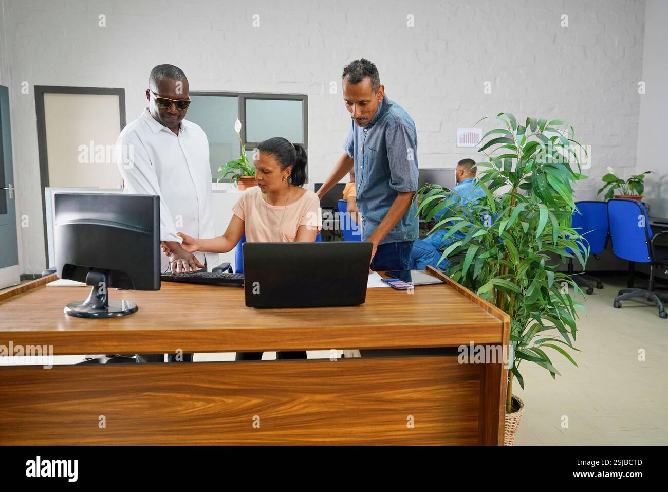 Visually impaired people in hi-res stock photography and images - Alamy