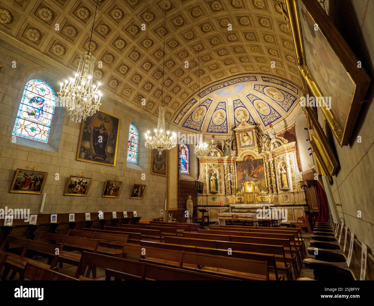 Nave and altar of the church of Saint Thomas of Canterbury, Mur-de ...