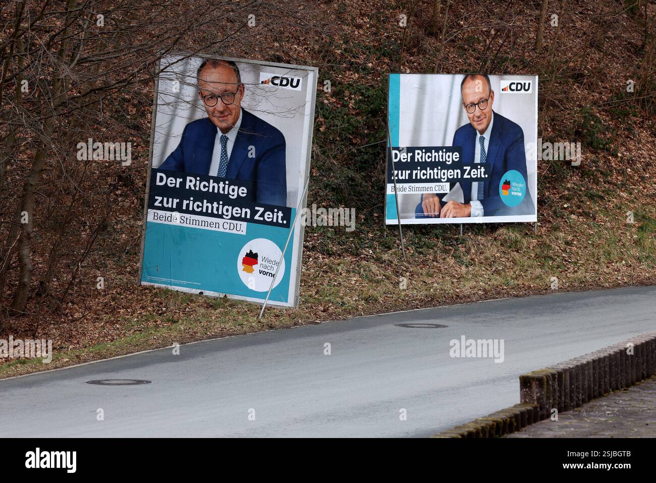 Zwei Wahlplakate zur Bundestagswahl von der CDU mit Kanzlerkandidat ...