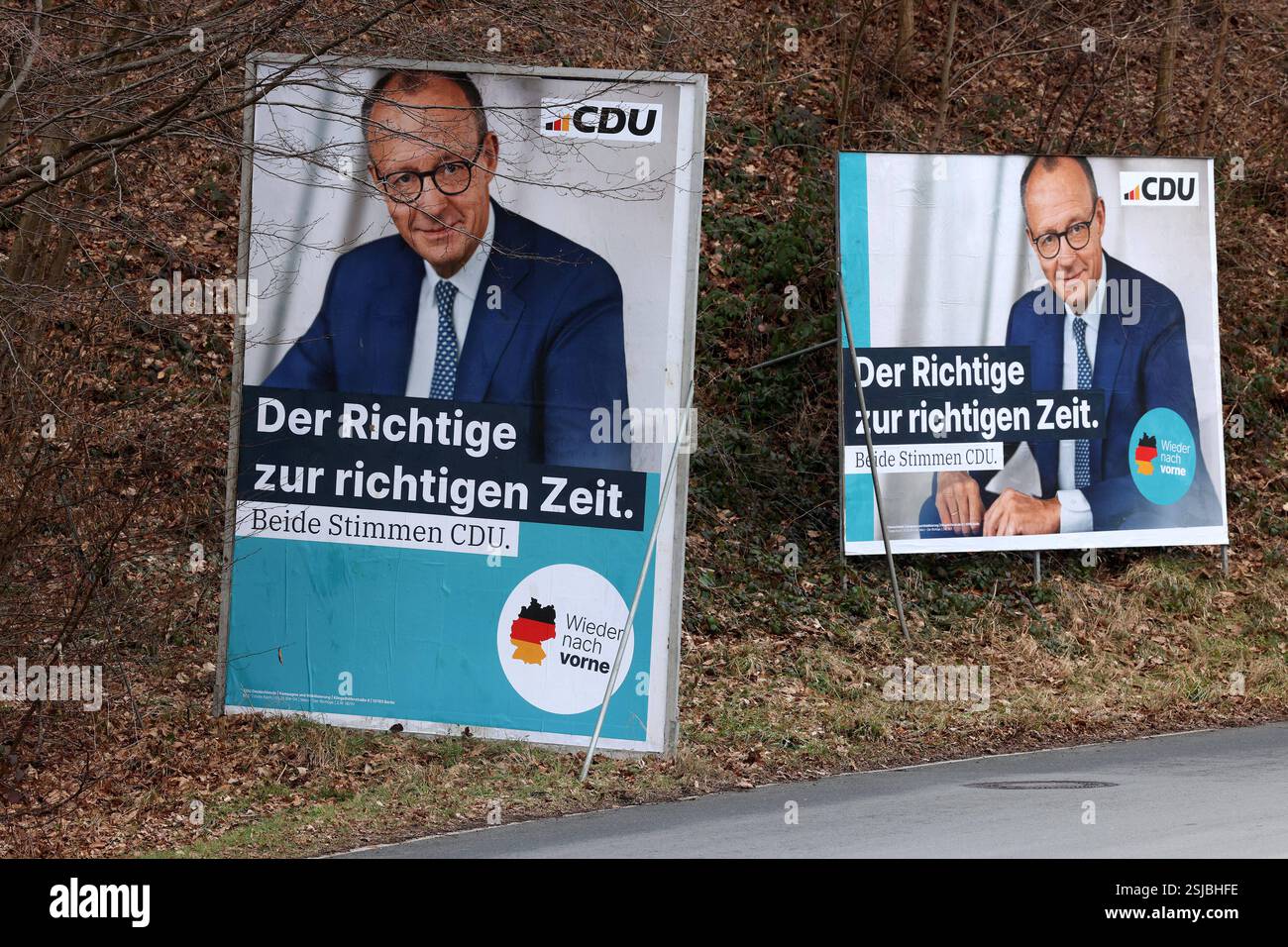 Zwei Wahlplakate zur Bundestagswahl von der CDU mit Kanzlerkandidat ...
