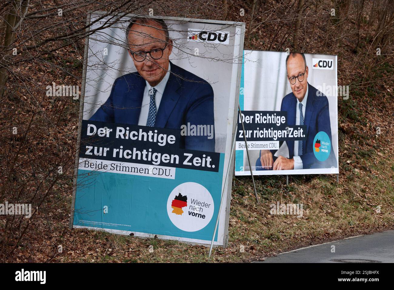 Zwei Wahlplakate zur Bundestagswahl von der CDU mit Kanzlerkandidat ...