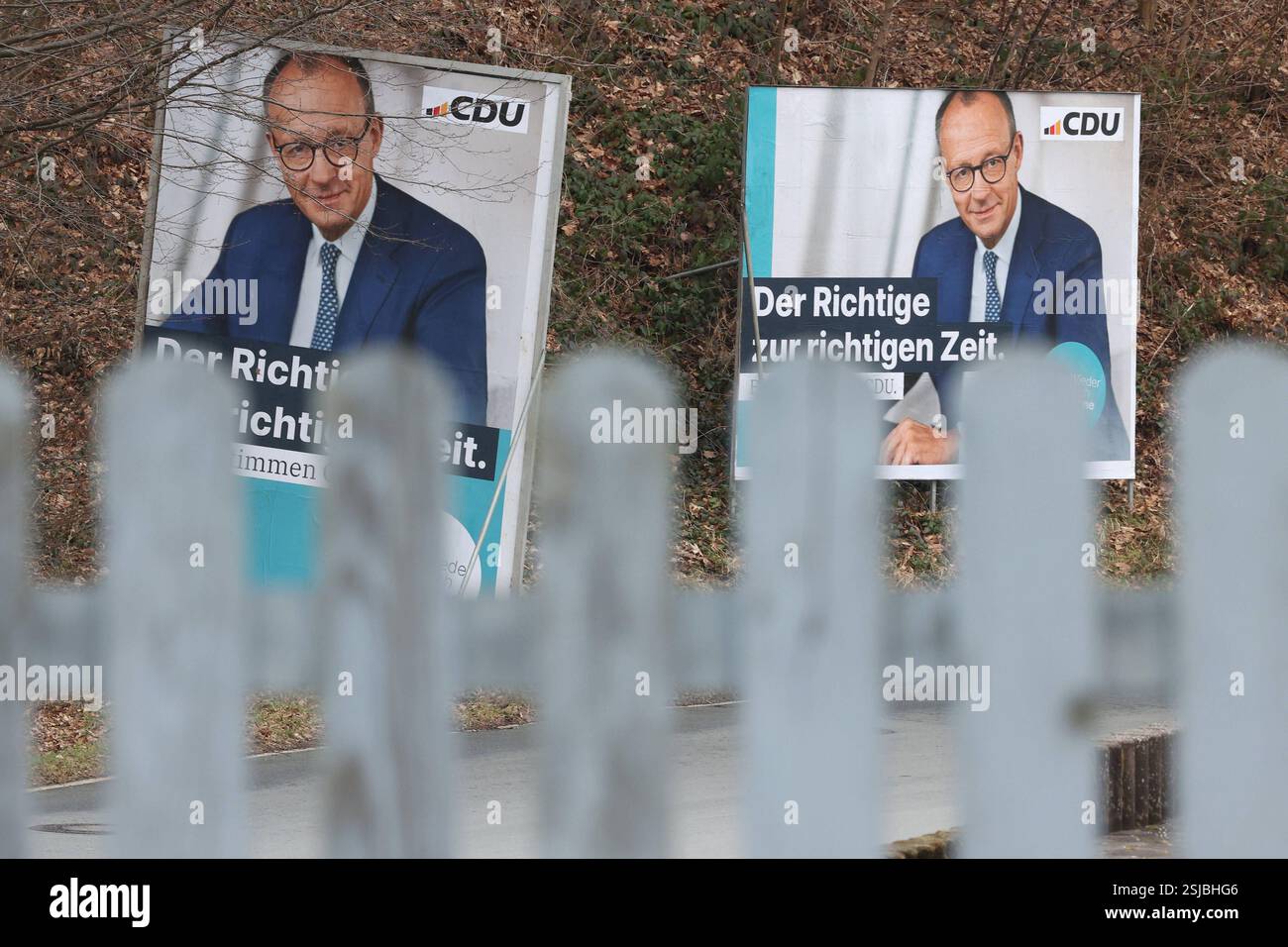 Zwei Wahlplakate zur Bundestagswahl von der CDU mit Kanzlerkandidat ...