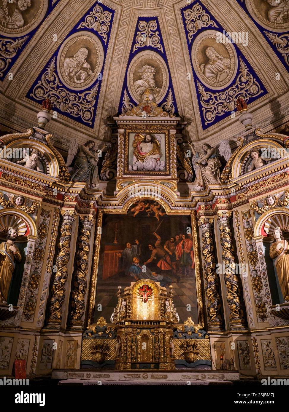 Altar of the church of Saint Thomas of Canterbury in Mur-de-Barrez ...