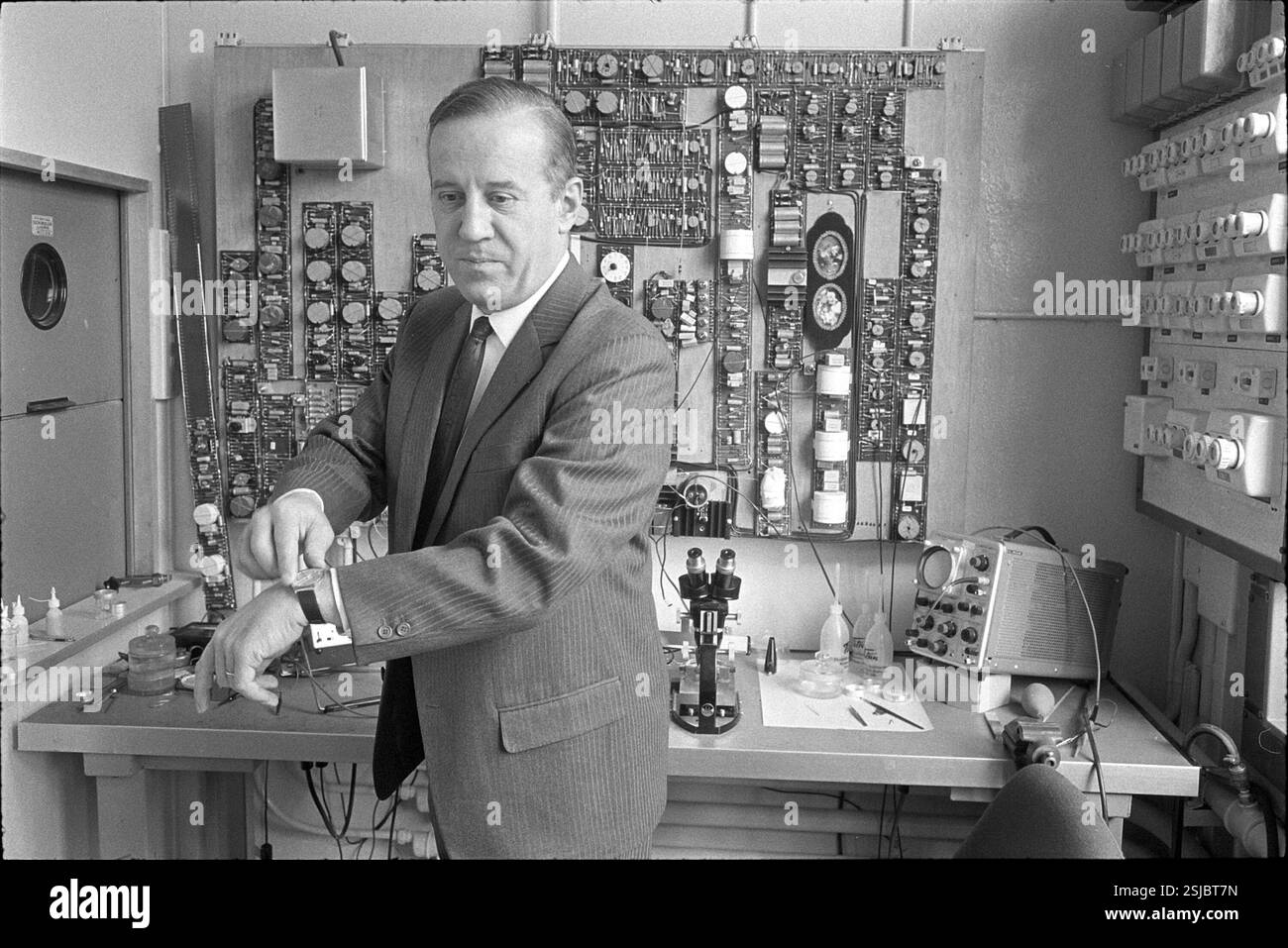 Max Hetzel, Erfinder der weltweit ersten elektronischen Armbanduhr ...