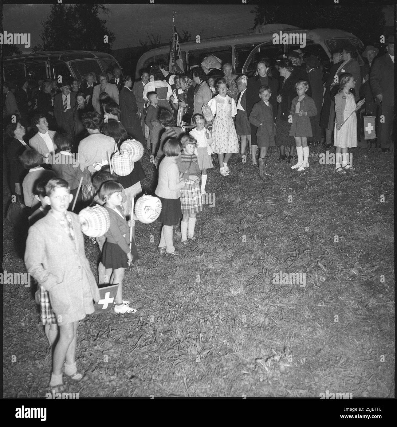 menschen feiern den ersten August, Ausflug; 1953#People celebrating the ...