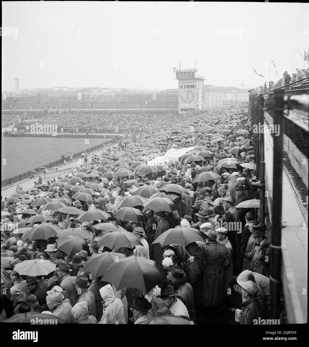 Fussball-WM-Final in Bern 1954: Zuschauer im Wankdorf-Stadion#Football ...