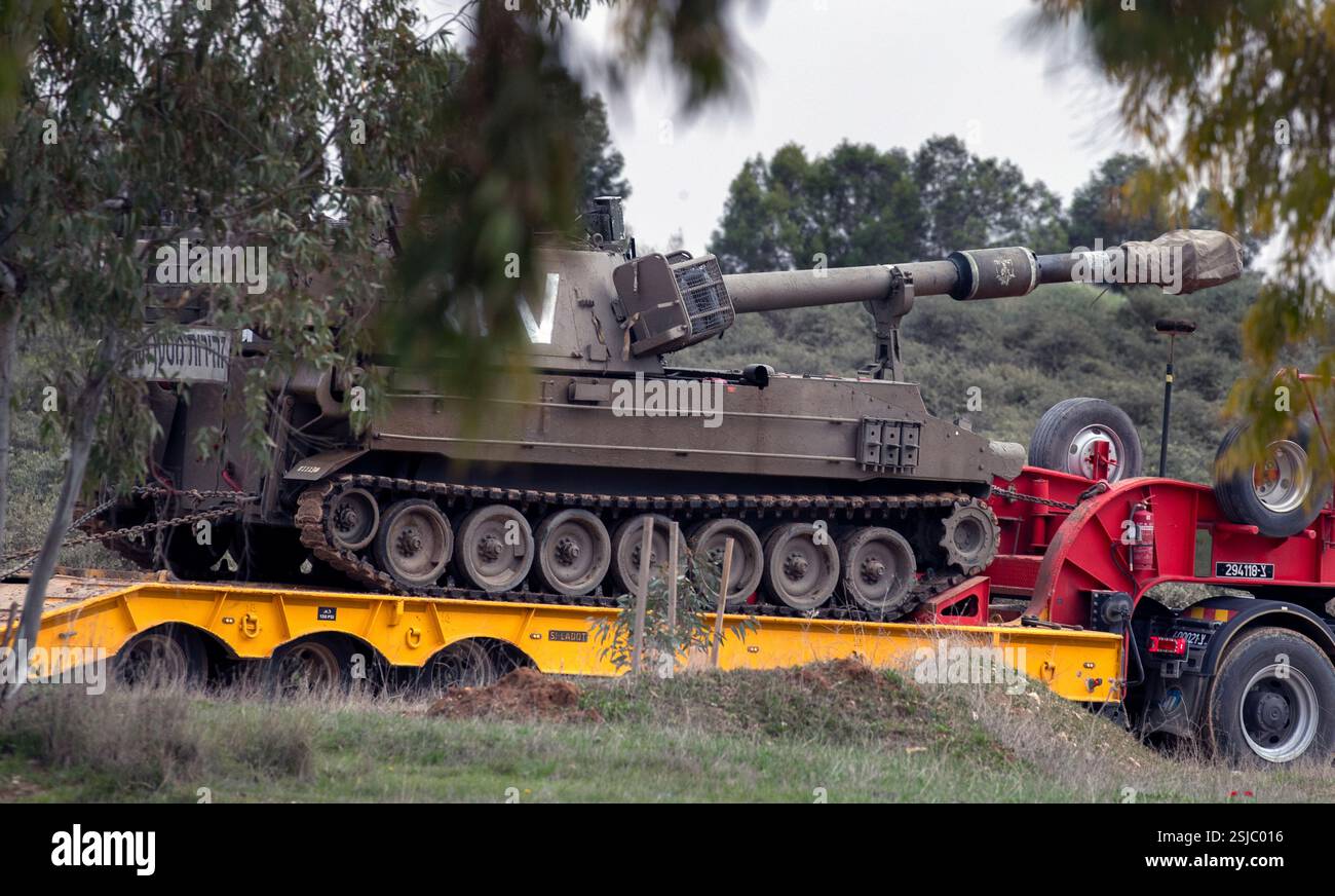 Us army tanks truck hi-res stock photography and images - Alamy