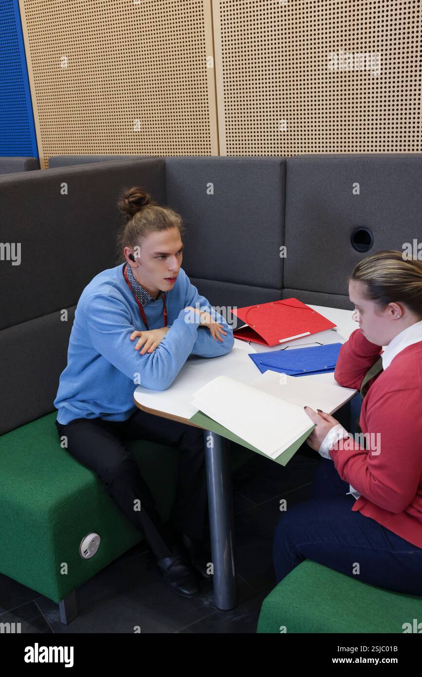 Young people sitting table hi-res stock photography and images - Alamy