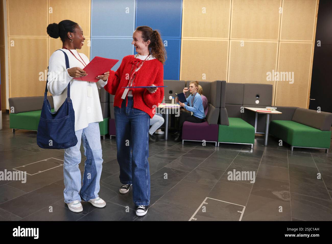 People holding files hi-res stock photography and images - Alamy