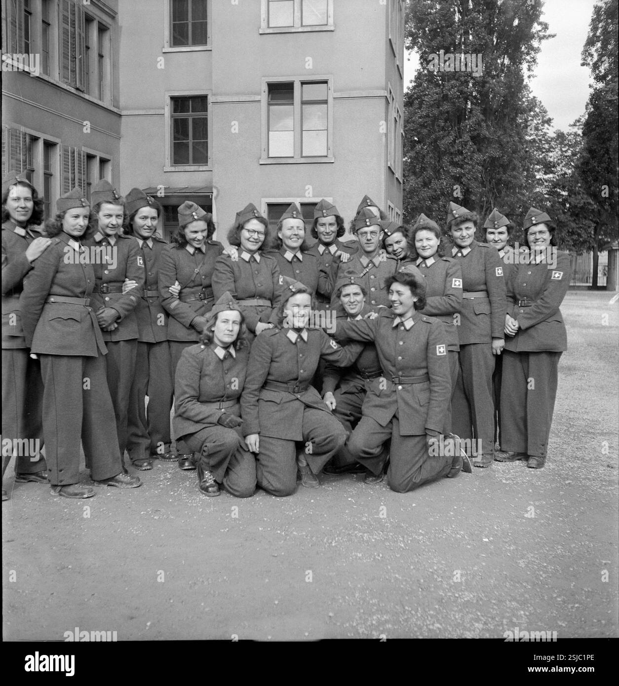 Frauen; FHD im Luftschutz; 1945#Members of women's military service ...