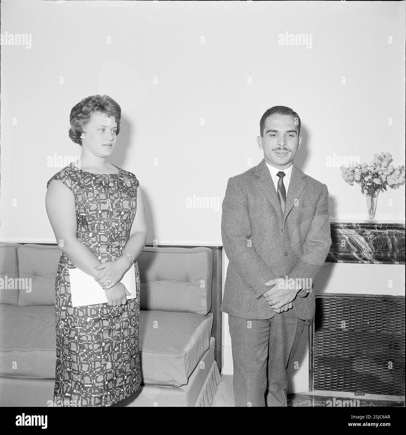 König Hussein von Jordanien mit seiner Frau Muna, 1962#King Hussein of ...