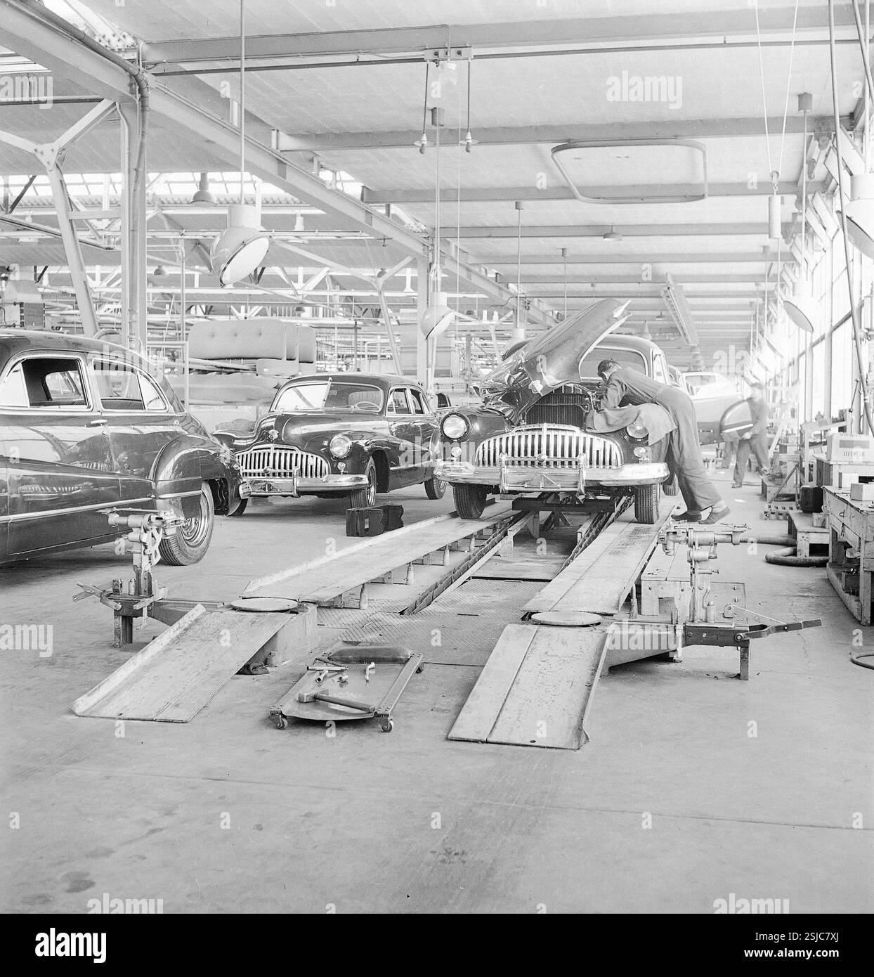 Endkontrolle; Montagehalle; General Motors 1946#Final check; assembly ...