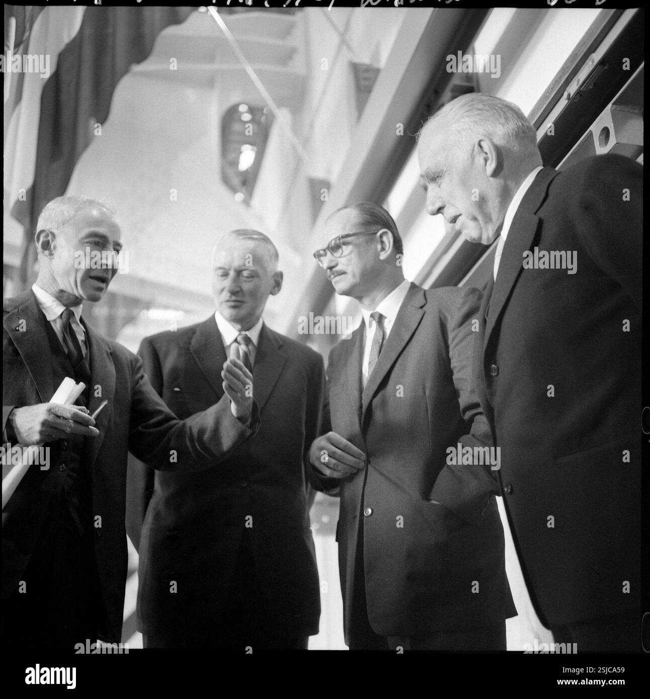 Robert Oppenheimer bei der Eröffnung des CERN 1960#Robert Oppenheimer ...