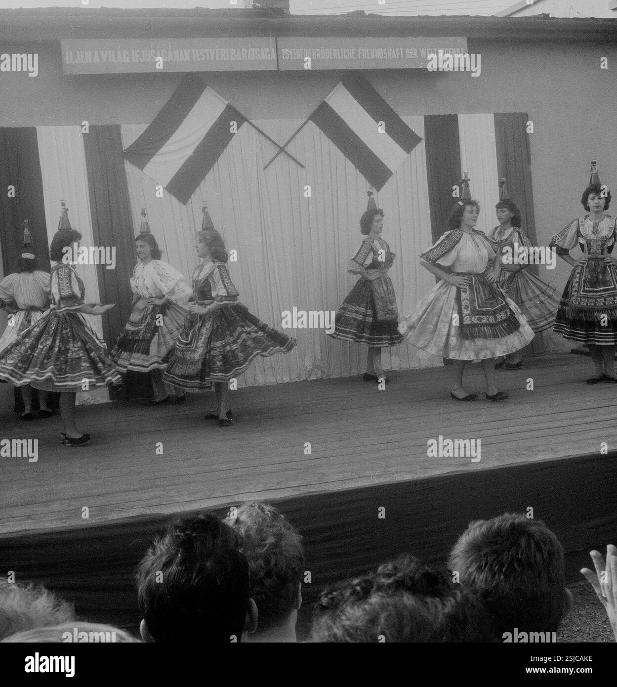 Schweizer am Weltjugendfestival in Moskau, 1957#Swiss at world youth ...