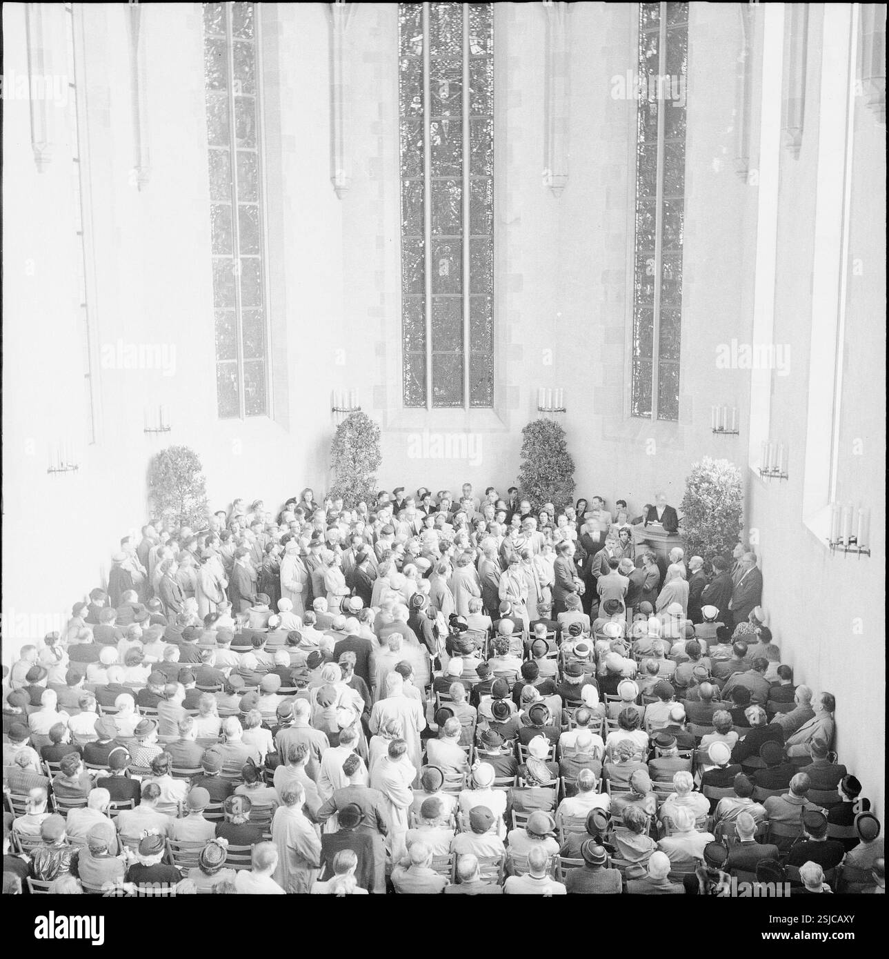 Emil Landolt eröffnet Hodler-Ausstellung in der Wasserkirche, Zürich ...