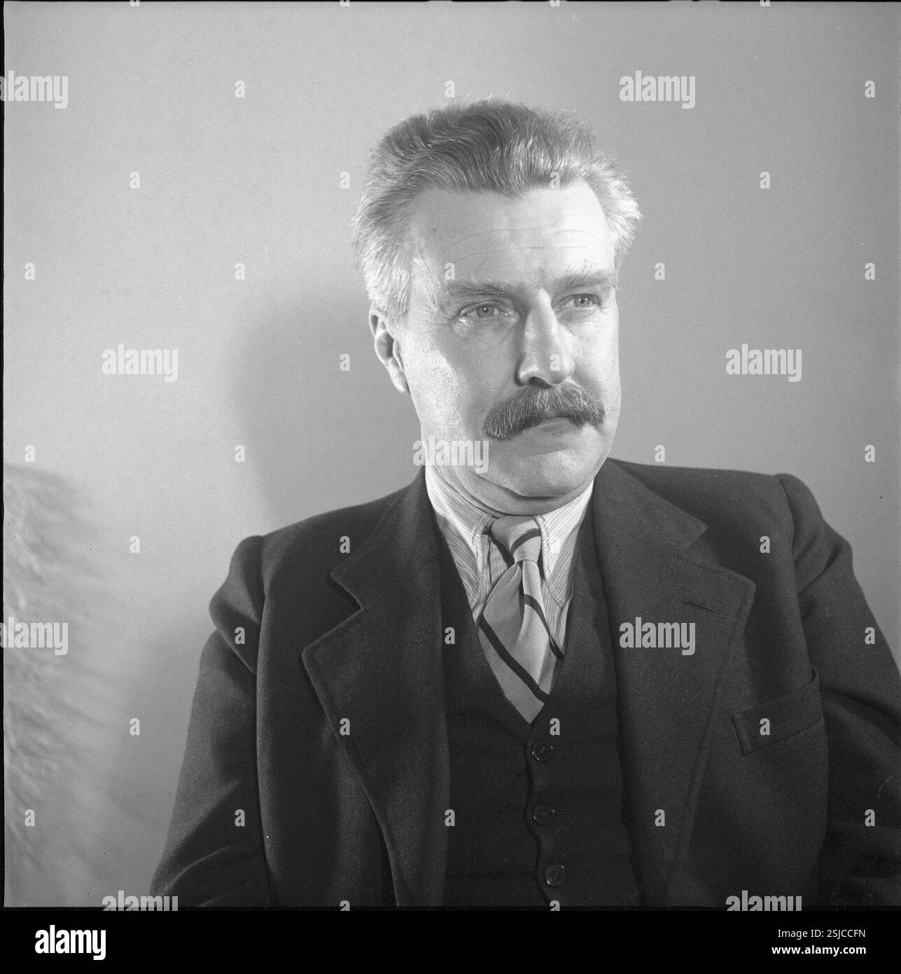 Konrad Lorenz 1951#Konrad Lorenz 1951- RDB BY DUKAS Stock Photo - Alamy