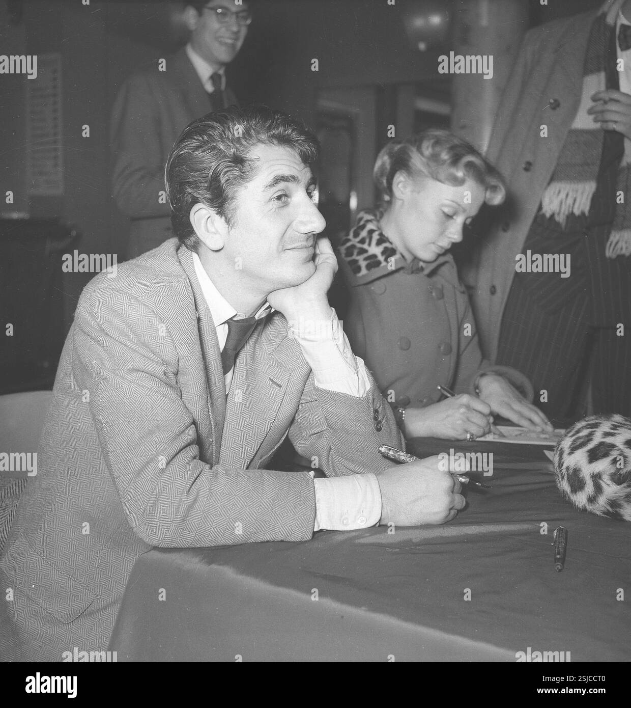 Daniel Gélin und Dany Robin in Lausanne, 1951#Daniel Gélin and Dany ...