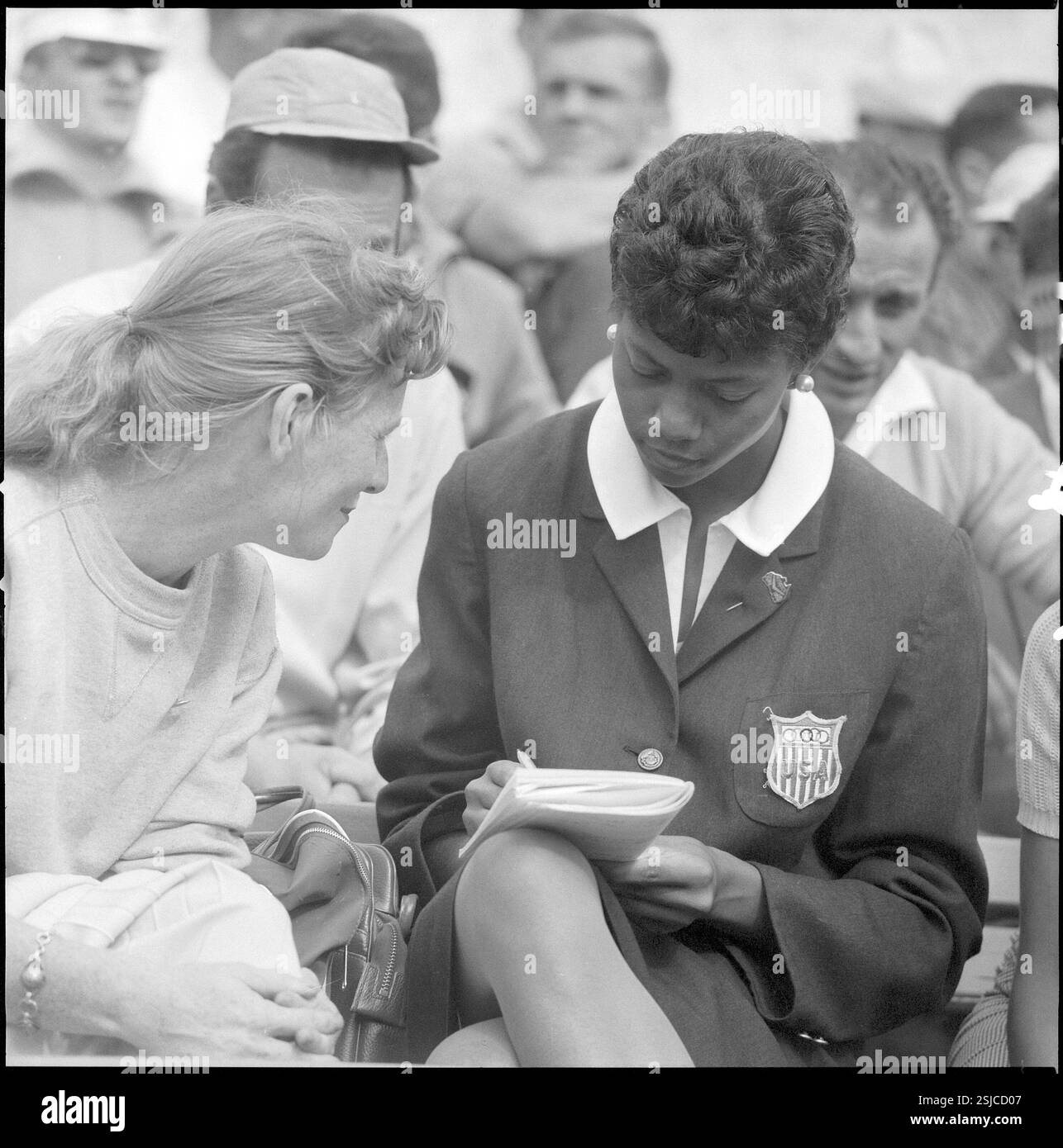 Rom 1960: Wilma Rudolph mit Fans#Rome 1960: Wilma Rudolph with fans ...