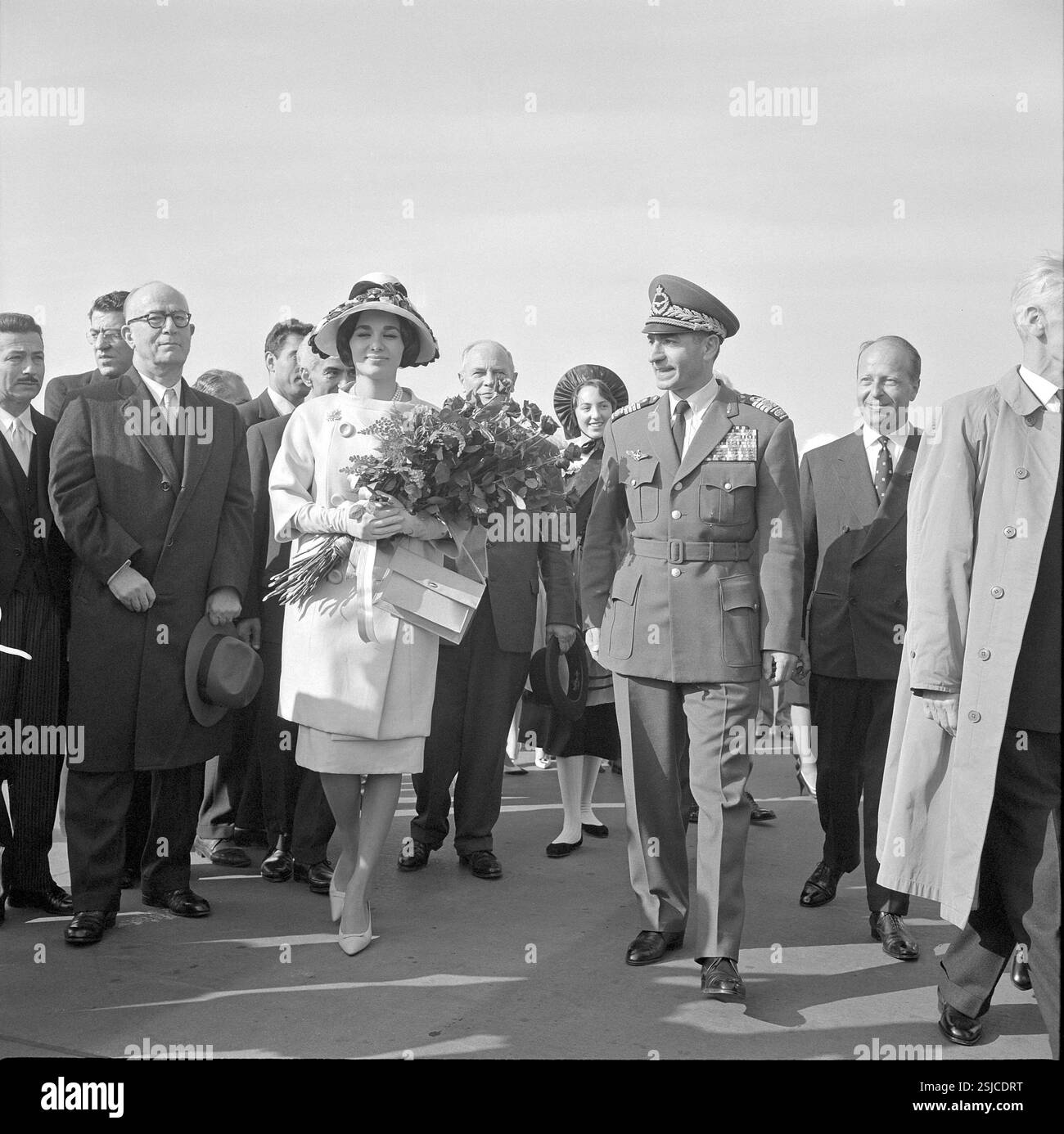 Farah Diba und Reza Pahlavi, Ankunft in Zürich, 1961#Farah Diba and ...