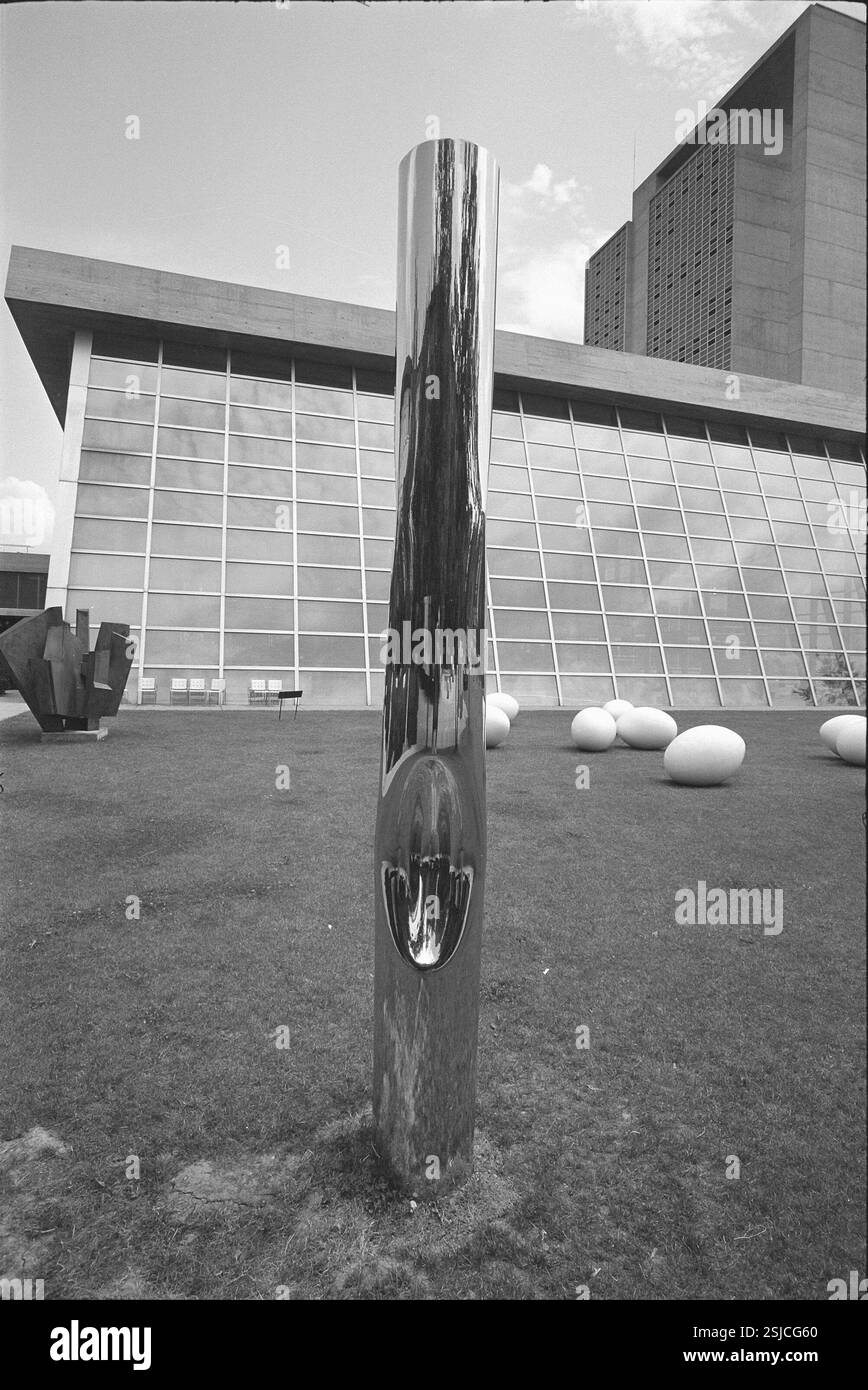 Wasserrohr" von Künstler Willi Weber, Biel 1970#"Waterpipe" of artist ...