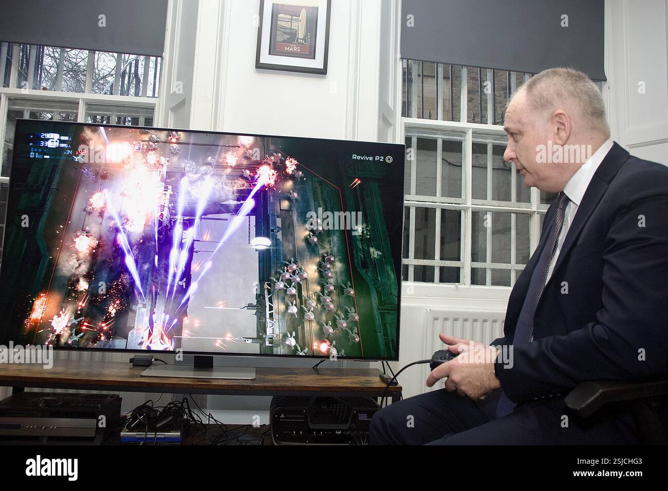 Politician playing computer game hi-res stock photography and images ...