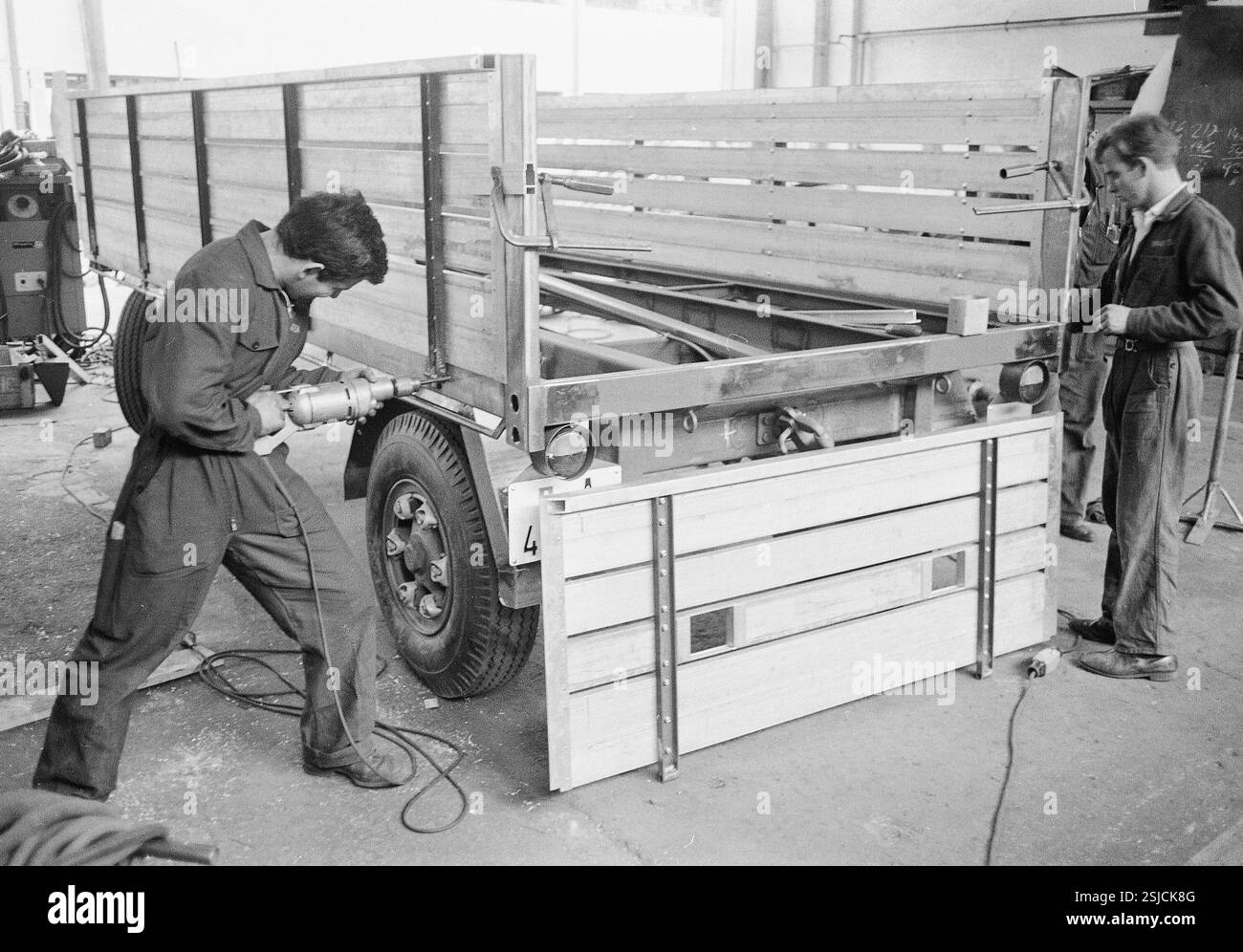 Karosseriewerkstatt; Karosseriebau; 1968#Coachbuilder at work; 1968 ...