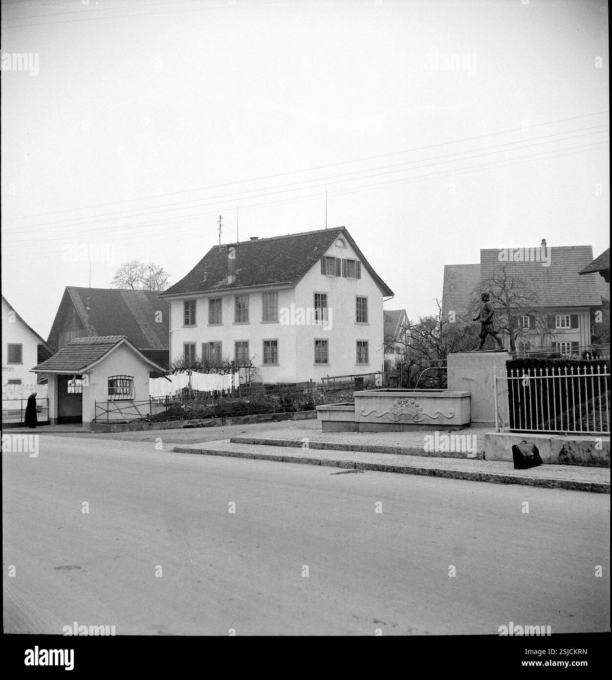 Brunnenstatue von Jakob Gujer (Kleinjogg) in Wermatswil, 1949#Fountain ...