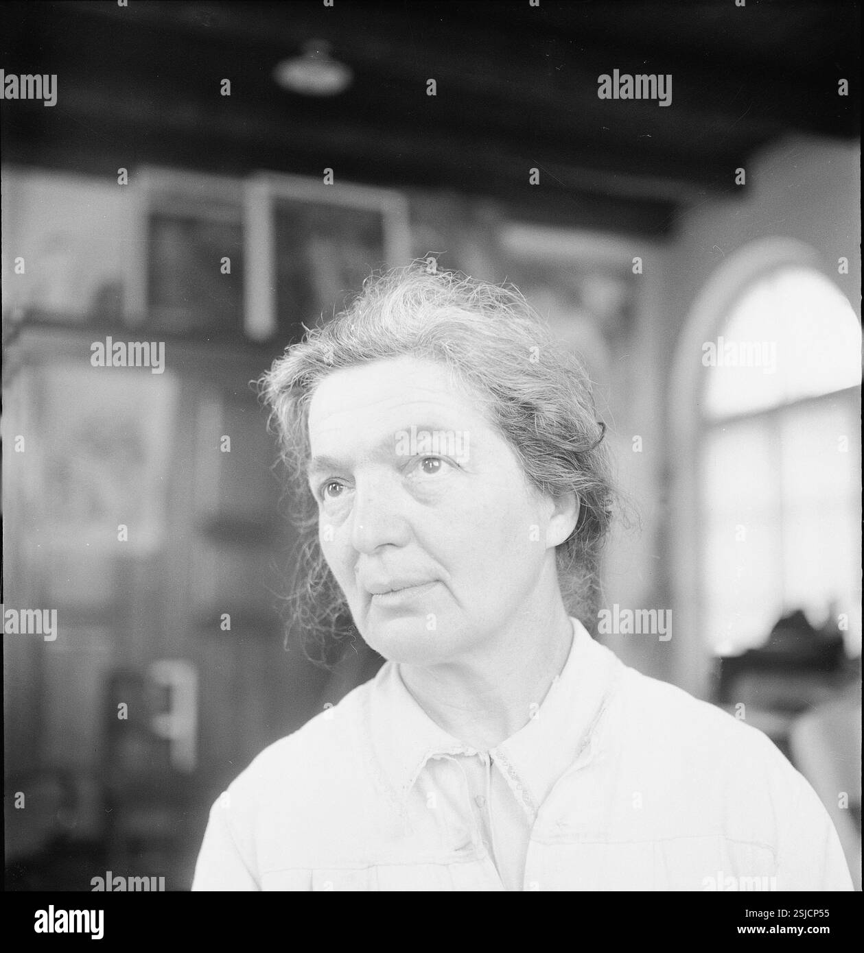 Regina Conti, Kunstmalerin; ca. 1940#Regina Conti, paintress; ca. 1940 ...