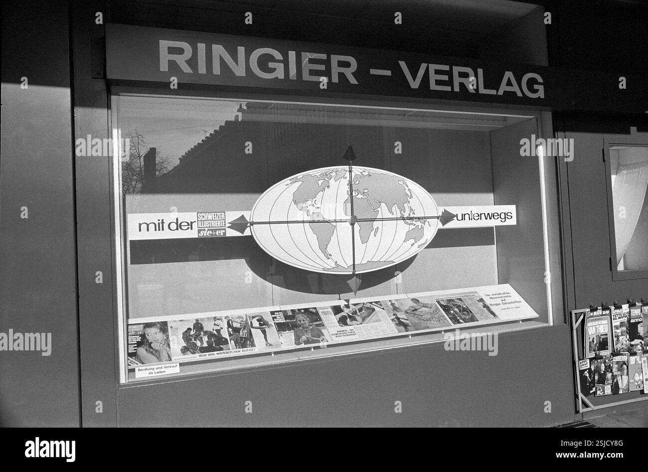 Schaufenster Ringier-Verlag: mit der Schweizer Illustrierten/sie+er unterwegs, 1973#Shop window ...