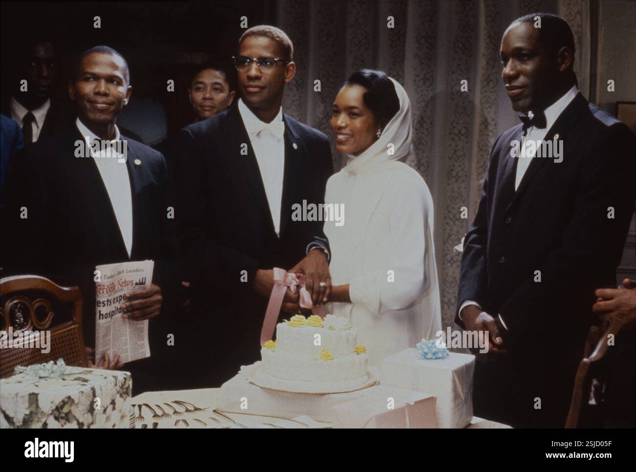Malcolm X Year: 1992 USA Director: Spike Lee James McDaniel, Angela ...