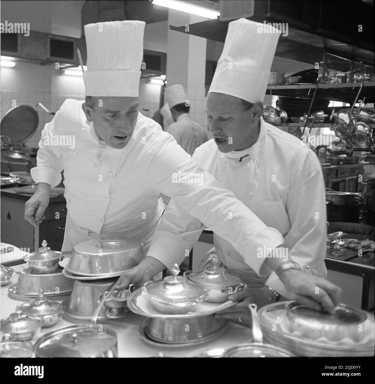 Gstaad; Ernesto Schlegel, Küchenchef im Palace Hotel; 1967#Gstaad ...