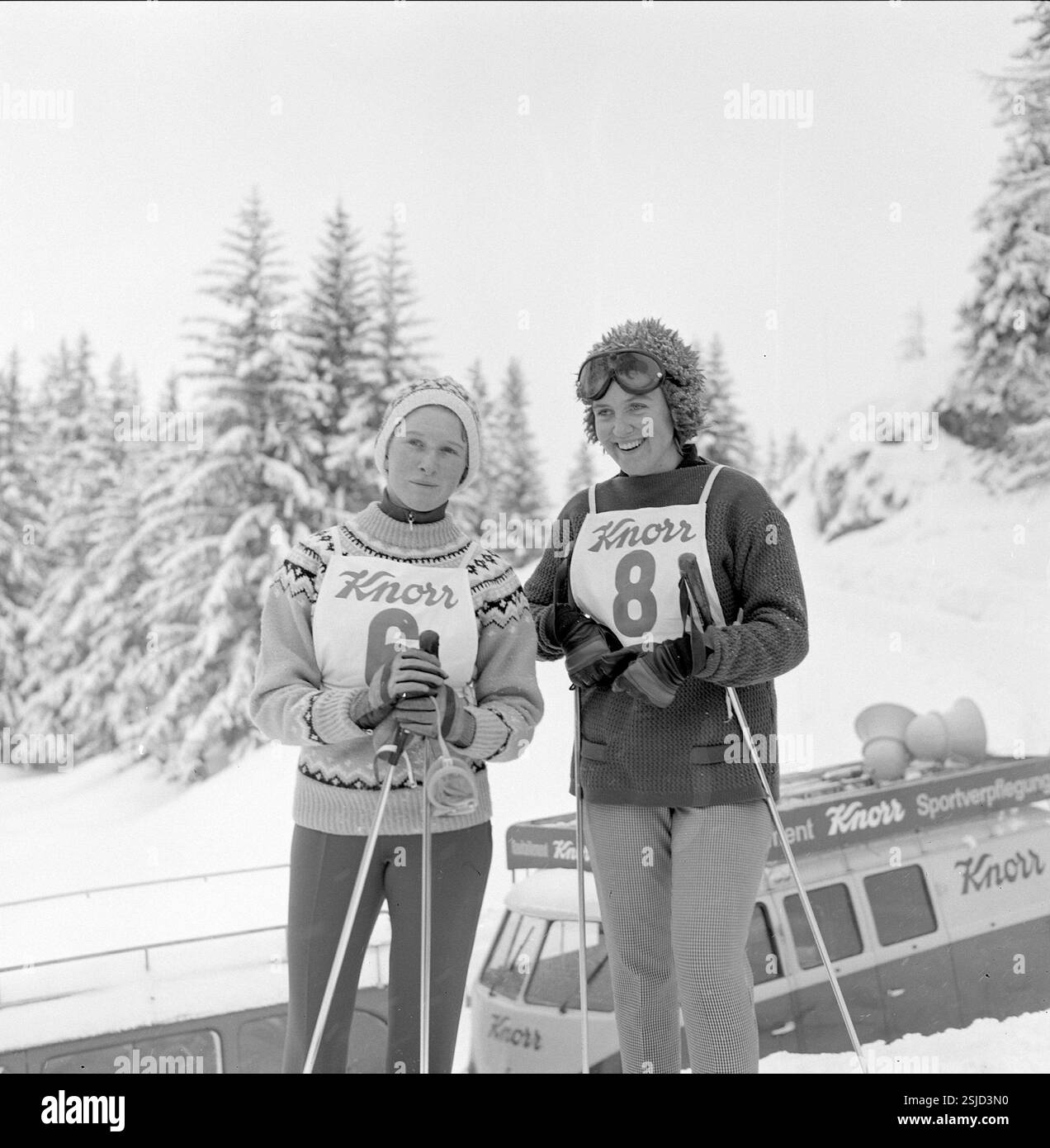 Skifahrerinnen Liselotte Michel und Nadia Diserens, um 1958#Skier ...