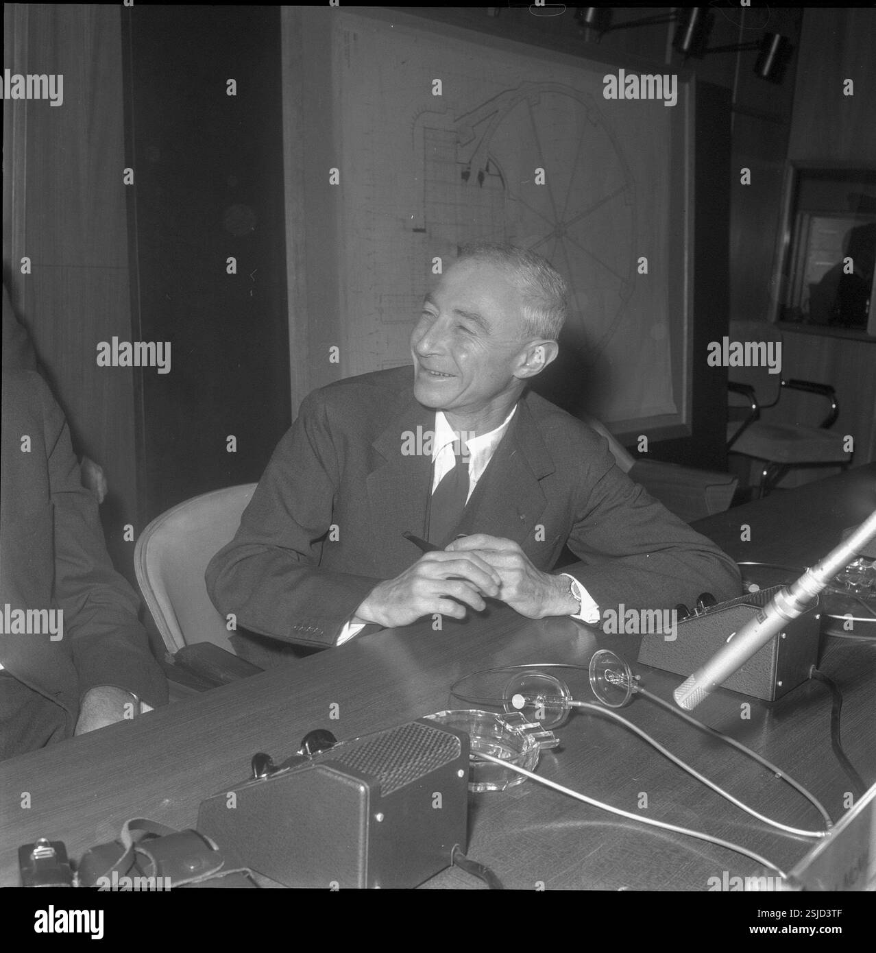 J. Robert Oppenheimer, Atomphysiker (1904 - 1967)#J. Robert Oppenheimer ...