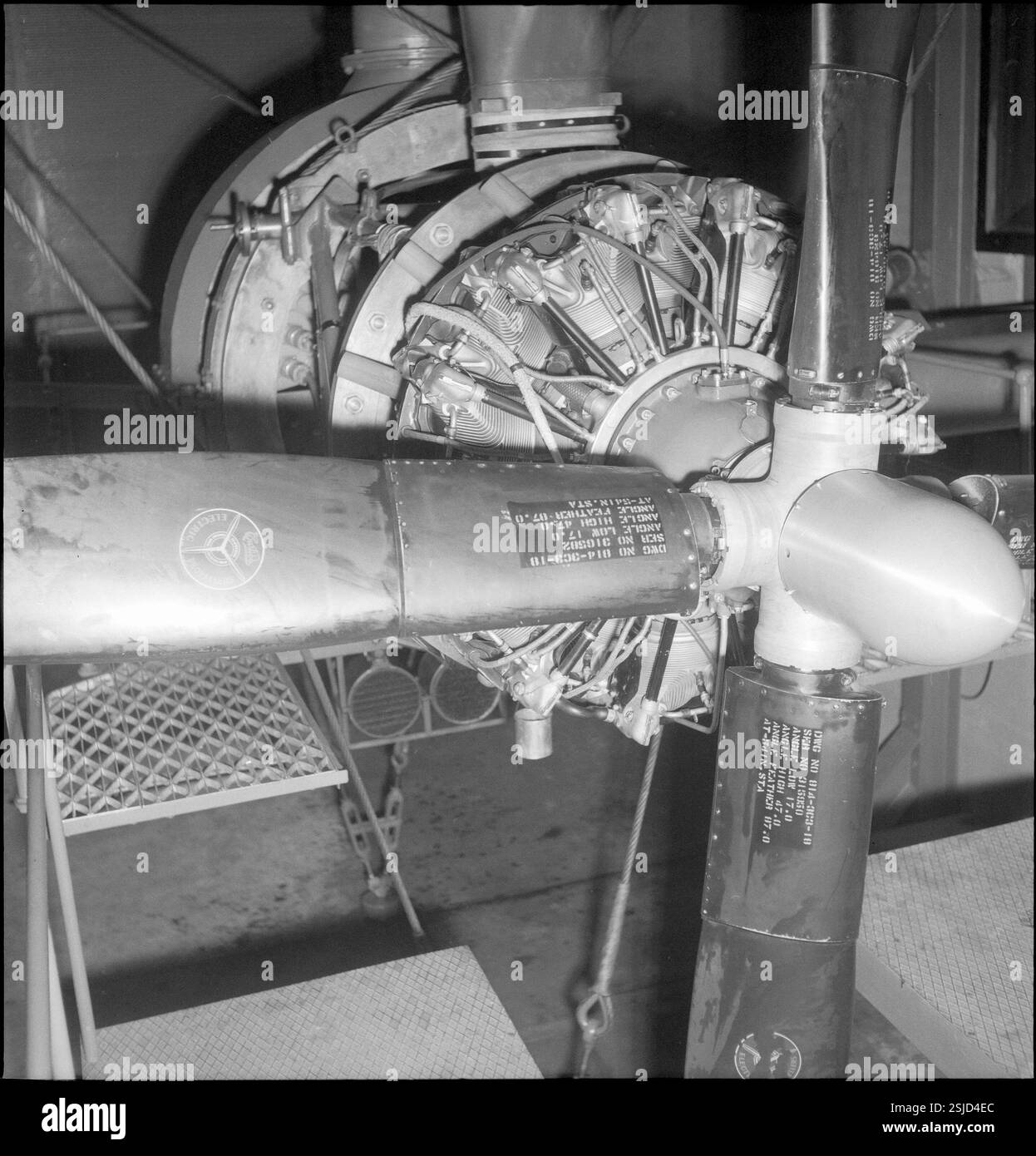 Motorenprüfstand der Swissair, Flugzeugmotor 1951#Engine test stand of ...